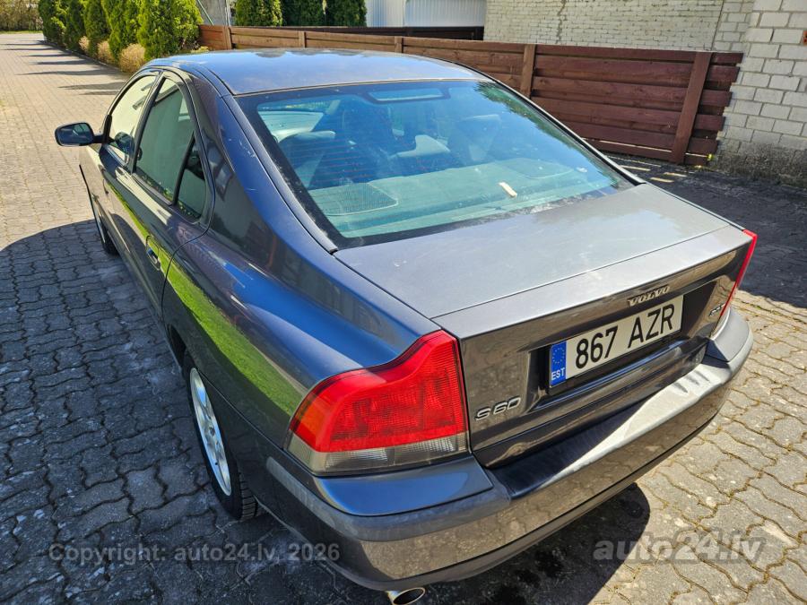 Pelēks Volvo S60 2003 Kuresāre, ar dzinēja tilpumu 2.00 L un nobraukumu 292 tūkst. km par 1500 €, foto 6 vietnē AUTOMOTO.COM.LV