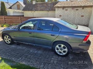 Pelēks Volvo S60 2003 Kuresāre, ar dzinēja tilpumu 2.00 L un nobraukumu 292 tūkst. km par 1500 €, foto 7 vietnē AUTOMOTO.COM.LV