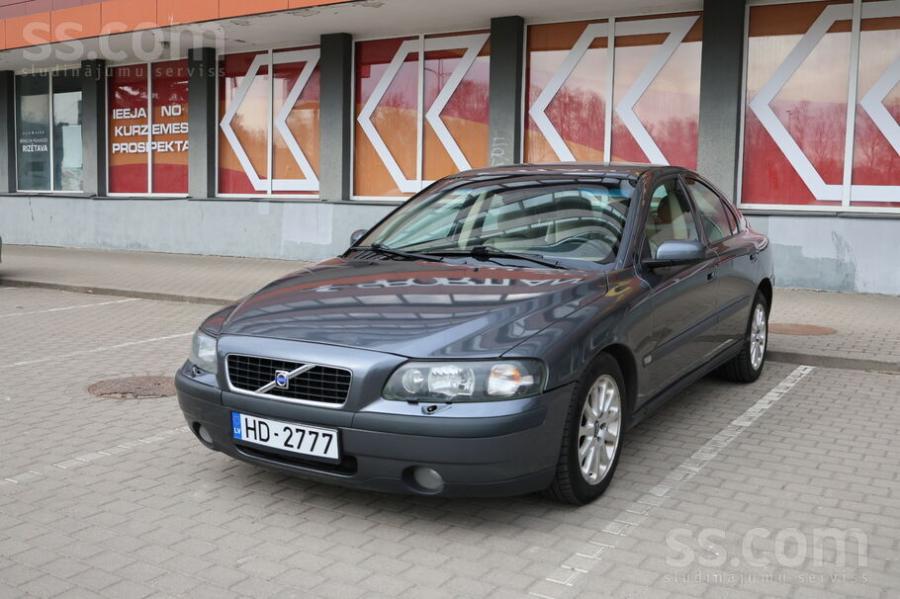Pelēks Volvo S60 2003 Rīga, ar dzinēja tilpumu 2.40 L un nobraukumu 400 tūkst. km par 1350 €, foto 1 vietnē AUTOMOTO.COM.LV