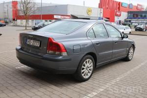 Pelēks Volvo S60 2003 Rīga, ar dzinēja tilpumu 2.40 L un nobraukumu 400 tūkst. km par 1350 €, foto 4 vietnē AUTOMOTO.COM.LV