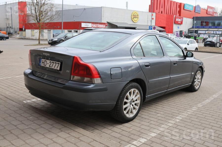 Pelēks Volvo S60 2003 Rīga, ar dzinēja tilpumu 2.40 L un nobraukumu 400 tūkst. km par 1350 €, foto 4 vietnē AUTOMOTO.COM.LV