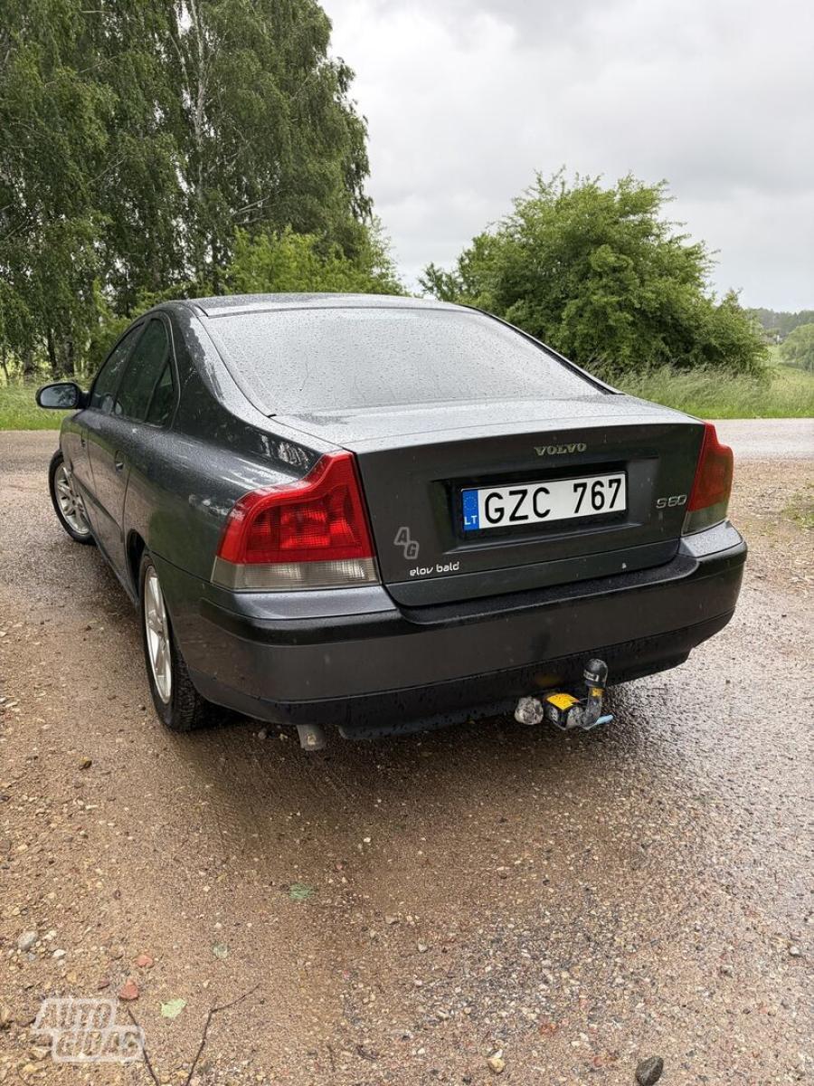 Серый Вольво С60 2003 в Алитус, объемом двигателя 2.40 л и пробегом 390 тыс. км за 1250 €, фото 6 на AUTOMOTO.COM.LV