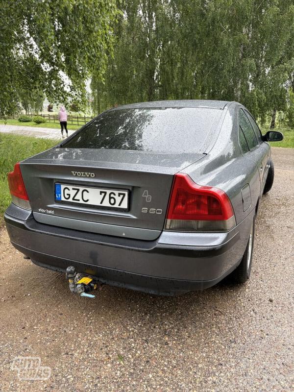 Grey Volvo S60 2003 in Alytus, with an engine capacity of 2.40 L and mileage of 390 thousand km for 1250 €, photo 7 on AUTOMOTO.COM.LV