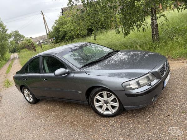 Grey Volvo S60 2003 in Alytus, with an engine capacity of 2.40 L and mileage of 390 thousand km for 1250 €, photo 9 on AUTOMOTO.COM.LV