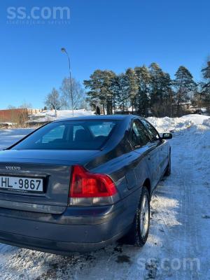 Pelēks Volvo S60 2003 Jēkabpils, ar dzinēja tilpumu 2.40 L un nobraukumu 328 tūkst. km par 1600 €, foto  vietnē AUTOMOTO.COM.LV