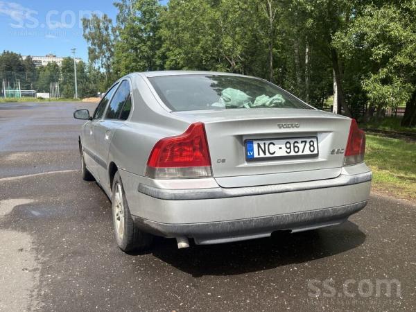 Серый Вольво С60 2003 в Юрмала, объемом двигателя 2.40 л и пробегом 336 тыс. км за 1300 €, фото 4 на AUTOMOTO.COM.LV