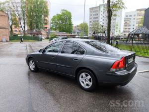 Pelēks Volvo S60 2003 Valmiera, ar dzinēja tilpumu 2.40 L un nobraukumu 360 tūkst. km par 1400 €, foto 3 vietnē AUTOMOTO.COM.LV