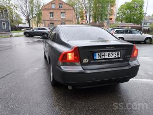 Pelēks Volvo S60 2003 Valmiera, ar dzinēja tilpumu 2.40 L un nobraukumu 360 tūkst. km par 1400 €, foto 4 vietnē AUTOMOTO.COM.LV