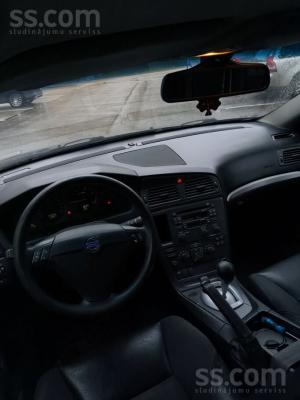 Pelēks Volvo S60 2003 Valmiera, ar dzinēja tilpumu 2.40 L un nobraukumu 360 tūkst. km par 1400 €, foto 8 vietnē AUTOMOTO.COM.LV
