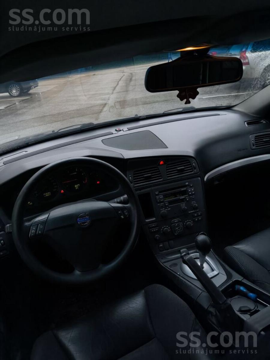 Pelēks Volvo S60 2003 Valmiera, ar dzinēja tilpumu 2.40 L un nobraukumu 360 tūkst. km par 1400 €, foto 8 vietnē AUTOMOTO.COM.LV