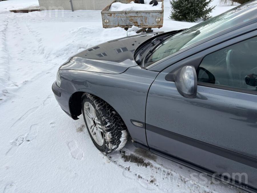 Pelēks Volvo S60 2003 Rīga, ar dzinēja tilpumu 2.40 L un nobraukumu 323 tūkst. km par 1650 €, foto 4 vietnē AUTOMOTO.COM.LV