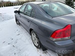 Pelēks Volvo S60 2003 Rīga, ar dzinēja tilpumu 2.40 L un nobraukumu 323 tūkst. km par 1650 €, foto 5 vietnē AUTOMOTO.COM.LV