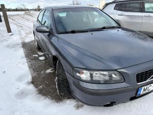 Pelēks Volvo S60 2003 Rīga, ar dzinēja tilpumu 2.40 L un nobraukumu 323 tūkst. km par 1650 €, foto 6 vietnē AUTOMOTO.COM.LV