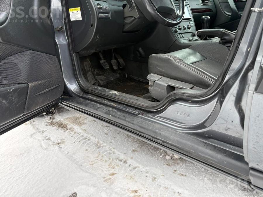 Pelēks Volvo S60 2003 Rīga, ar dzinēja tilpumu 2.40 L un nobraukumu 323 tūkst. km par 1650 €, foto 10 vietnē AUTOMOTO.COM.LV