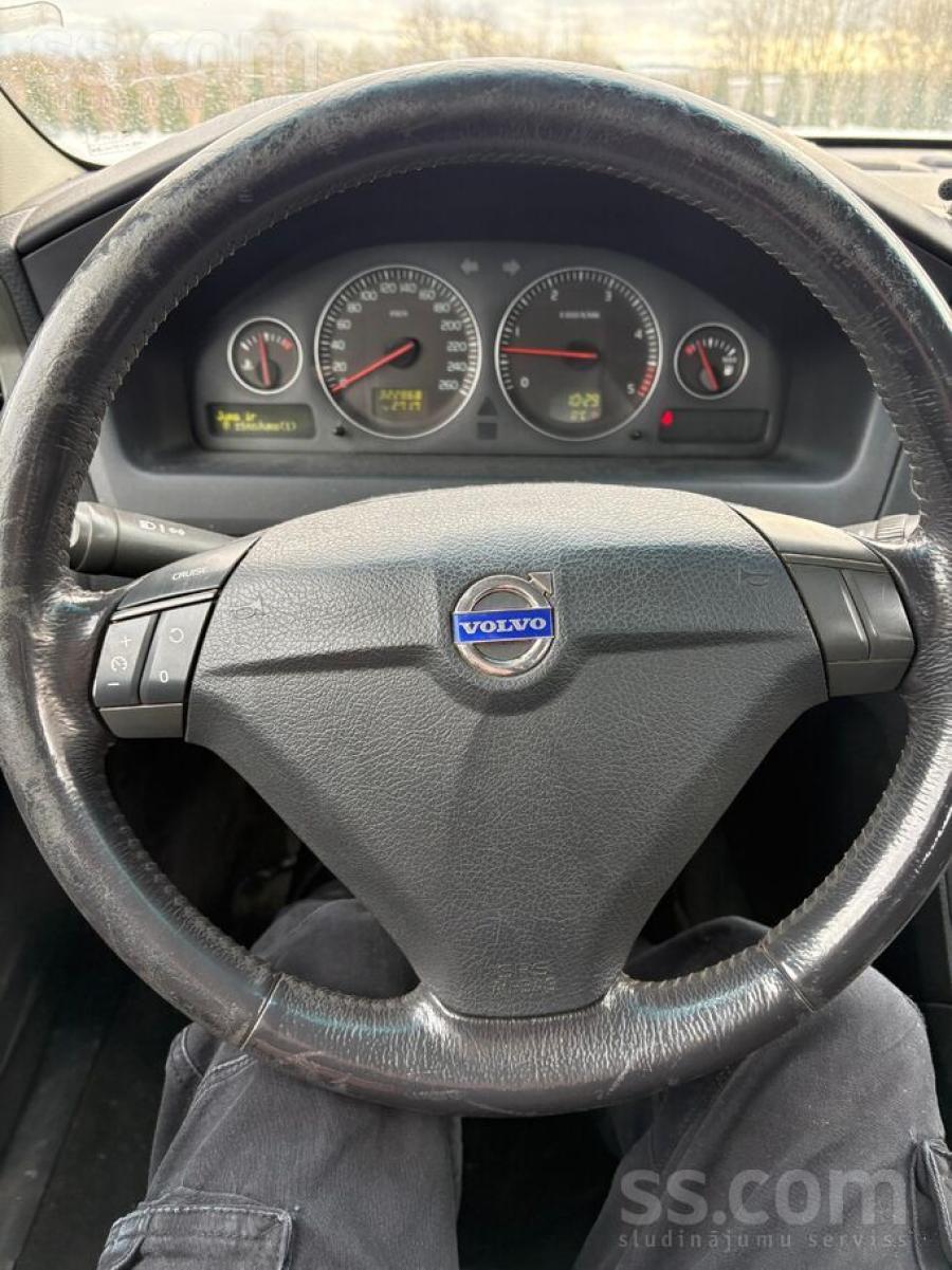 Pelēks Volvo S60 2003 Rīga, ar dzinēja tilpumu 2.40 L un nobraukumu 323 tūkst. km par 1650 €, foto 12 vietnē AUTOMOTO.COM.LV