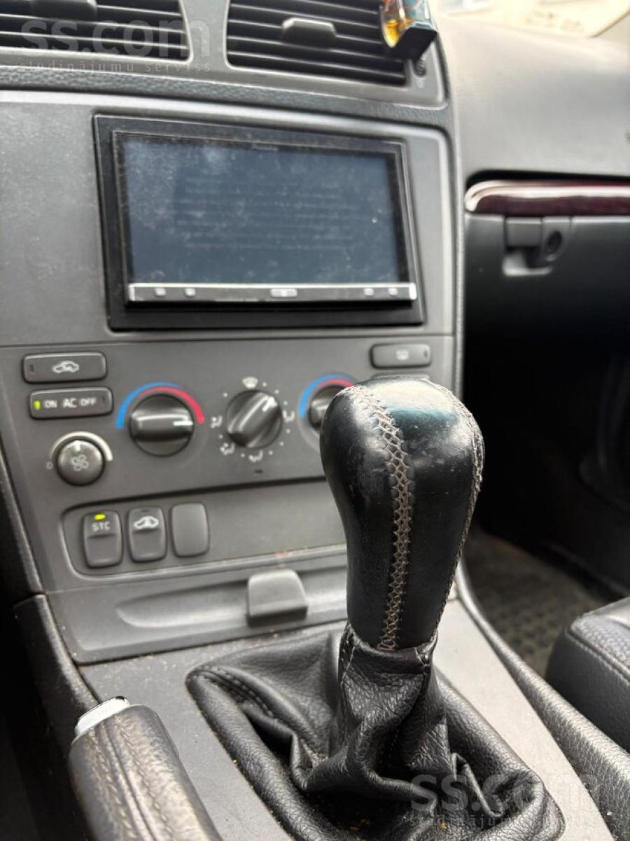 Pelēks Volvo S60 2003 Rīga, ar dzinēja tilpumu 2.40 L un nobraukumu 323 tūkst. km par 1650 €, foto 13 vietnē AUTOMOTO.COM.LV