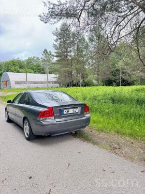 Grey Volvo S60 2003 in Riga, with an engine capacity of 2.40 L and mileage of 419 thousand km for 1300 €, photo 3 on AUTOMOTO.COM.LV