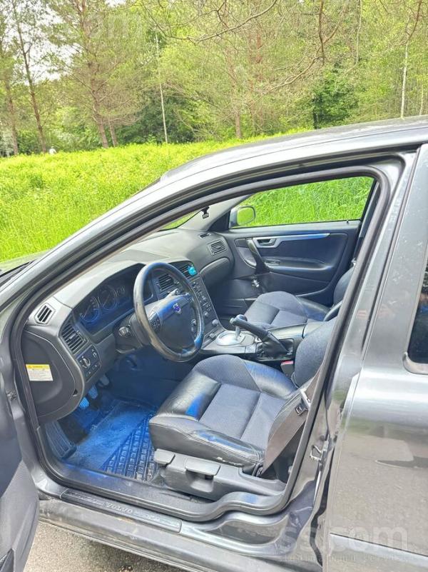 Pelēks Volvo S60 2003 Rīga, ar dzinēja tilpumu 2.40 L un nobraukumu 419 tūkst. km par 1300 €, foto 3 vietnē AUTOMOTO.COM.LV