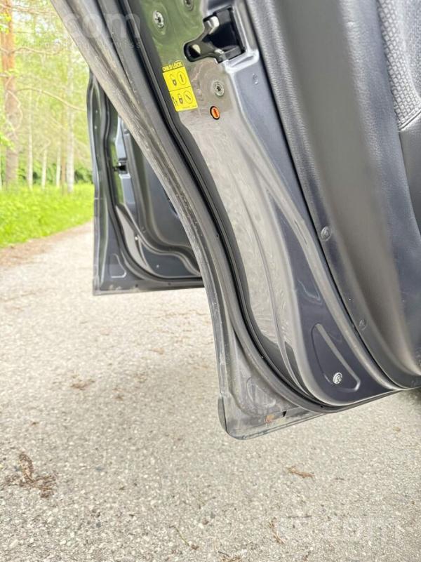 Pelēks Volvo S60 2003 Rīga, ar dzinēja tilpumu 2.40 L un nobraukumu 419 tūkst. km par 1300 €, foto 5 vietnē AUTOMOTO.COM.LV