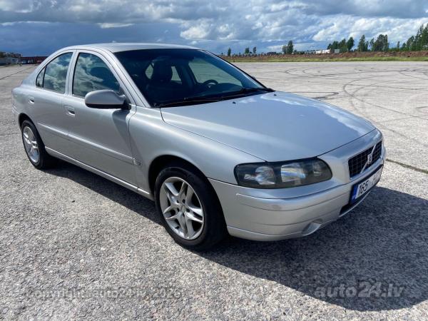 Pelēks Volvo S60 2003 Tartu, ar dzinēja tilpumu 2.40 L un nobraukumu 276 tūkst. km par 3990 €, foto 3 vietnē AUTOMOTO.COM.LV