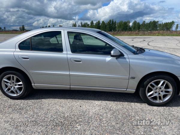 Pelēks Volvo S60 2003 Tartu, ar dzinēja tilpumu 2.40 L un nobraukumu 276 tūkst. km par 3990 €, foto 4 vietnē AUTOMOTO.COM.LV
