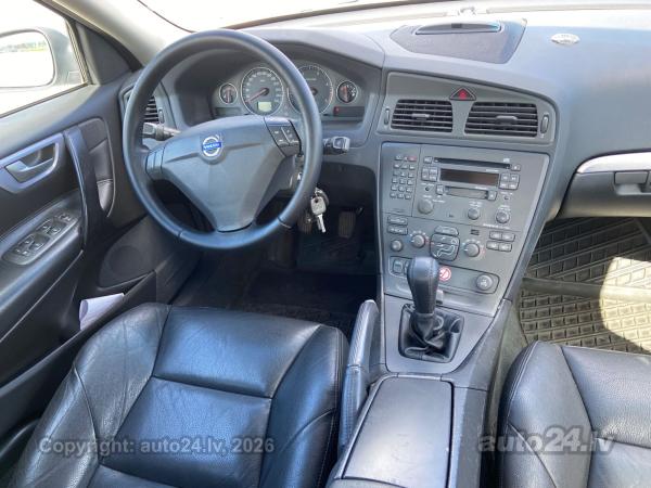 Pelēks Volvo S60 2003 Tartu, ar dzinēja tilpumu 2.40 L un nobraukumu 276 tūkst. km par 3990 €, foto 9 vietnē AUTOMOTO.COM.LV