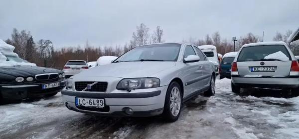 Grey Volvo S60 2003 in Valmiera, with an engine capacity of 2.40 L and mileage of 306 thousand km for 1700 €, photo 7 on AUTOMOTO.COM.LV