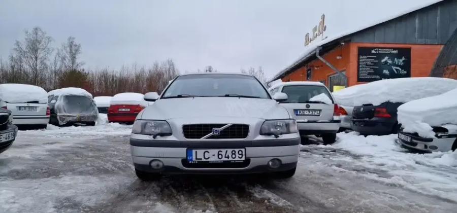 Pelēks Volvo S60 2003 Valmiera, ar dzinēja tilpumu 2.40 L un nobraukumu 306 tūkst. km par 1700 €, foto 9 vietnē AUTOMOTO.COM.LV
