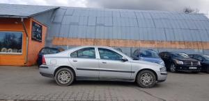 Grey Volvo S60 2003 in Valmiera, with an engine capacity of 2.40 L and mileage of 354 thousand km for 1650 €, photo 3 on AUTOMOTO.COM.LV