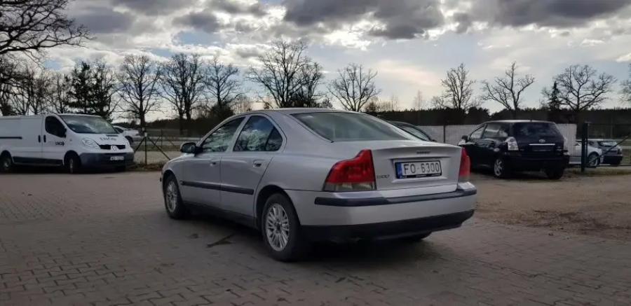 Grey Volvo S60 2003 in Valmiera, with an engine capacity of 2.40 L and mileage of 354 thousand km for 1650 €, photo 6 on AUTOMOTO.COM.LV