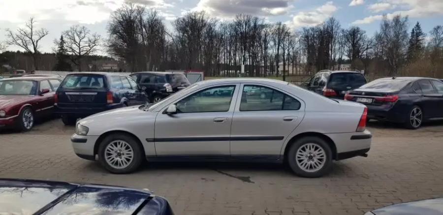 Grey Volvo S60 2003 in Valmiera, with an engine capacity of 2.40 L and mileage of 354 thousand km for 1650 €, photo 7 on AUTOMOTO.COM.LV