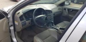 Grey Volvo S60 2003 in Valmiera, with an engine capacity of 2.40 L and mileage of 354 thousand km for 1650 €, photo 11 on AUTOMOTO.COM.LV