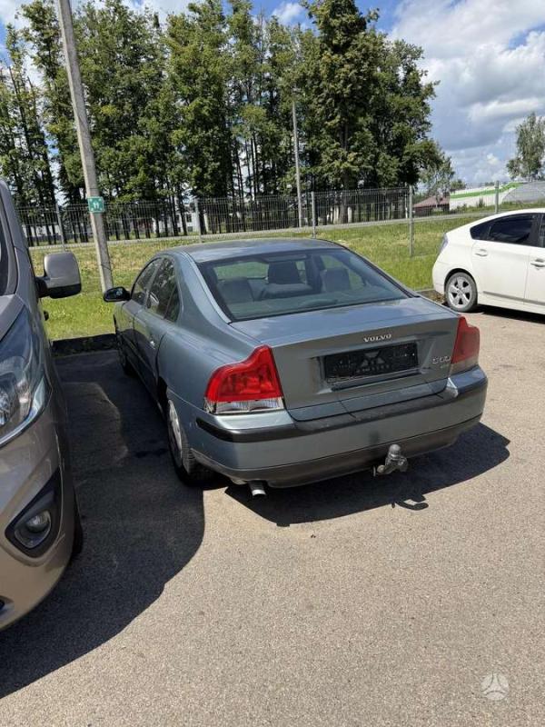 Pelēks Volvo S60 2003 Kauņa, ar dzinēja tilpumu 2.44 L un nobraukumu 245 tūkst. km par 499 €, foto 6 vietnē AUTOMOTO.COM.LV