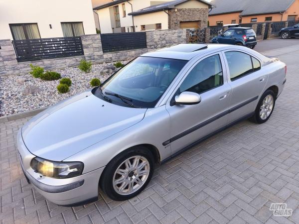Grey Volvo S60 2003 in Taurage, with an engine capacity of 2.40 L and mileage of 421 thousand km for 1450 €, photo 1 on AUTOMOTO.COM.LV