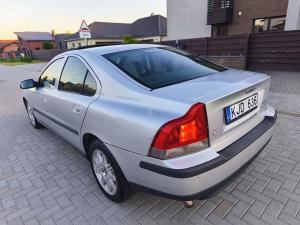Grey Volvo S60 2003 in Taurage, with an engine capacity of 2.40 L and mileage of 421 thousand km for 1450 €, photo 4 on AUTOMOTO.COM.LV