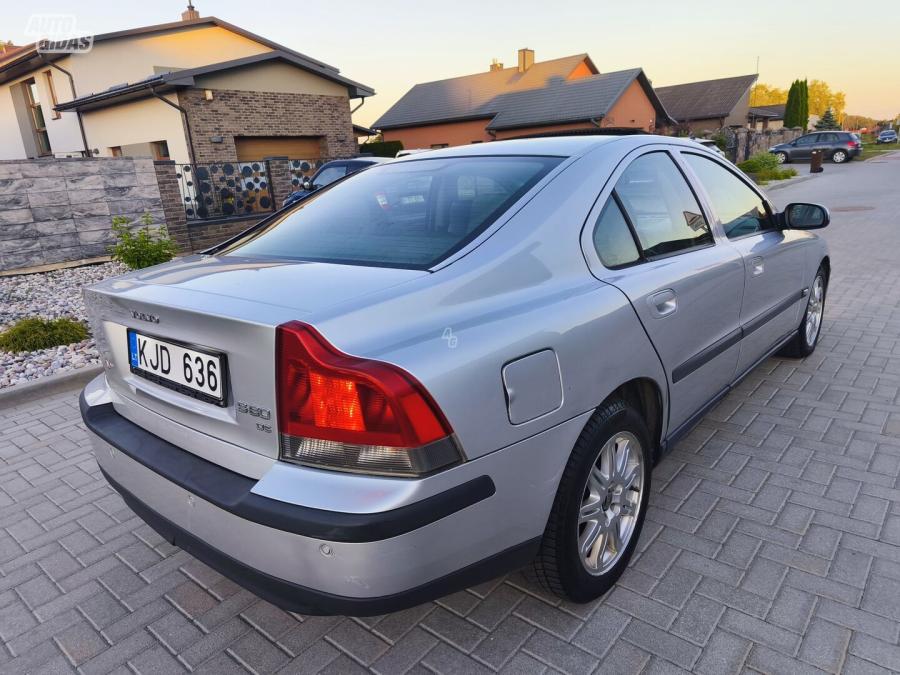Grey Volvo S60 2003 in Taurage, with an engine capacity of 2.40 L and mileage of 421 thousand km for 1450 €, photo 5 on AUTOMOTO.COM.LV