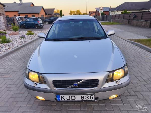 Grey Volvo S60 2003 in Taurage, with an engine capacity of 2.40 L and mileage of 421 thousand km for 1450 €, photo 5 on AUTOMOTO.COM.LV