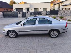 Grey Volvo S60 2003 in Taurage, with an engine capacity of 2.40 L and mileage of 421 thousand km for 1450 €, photo 8 on AUTOMOTO.COM.LV