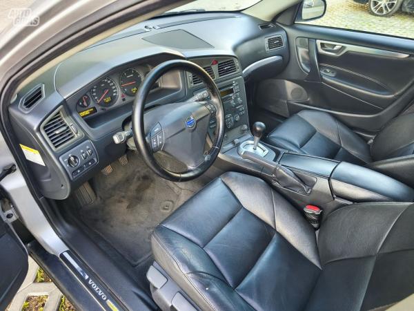 Grey Volvo S60 2003 in Taurage, with an engine capacity of 2.40 L and mileage of 421 thousand km for 1450 €, photo 9 on AUTOMOTO.COM.LV