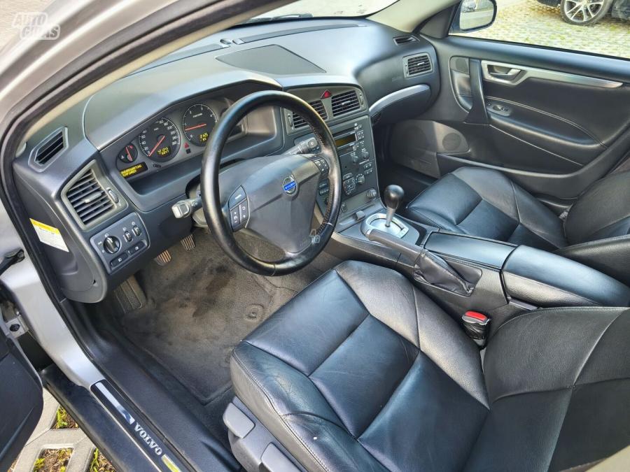 Grey Volvo S60 2003 in Taurage, with an engine capacity of 2.40 L and mileage of 421 thousand km for 1450 €, photo 10 on AUTOMOTO.COM.LV