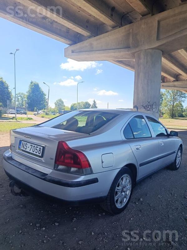 Pelēks Volvo S60 2003 Rēzekne, ar dzinēja tilpumu 2.40 L un nobraukumu 580 tūkst. km par 1550 €, foto 3 vietnē AUTOMOTO.COM.LV