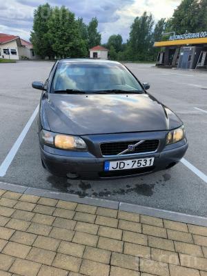 Grey Volvo S60 2003 in Aizkraukle, with an engine capacity of 2.40 L and mileage of 441 thousand km for 1800 €, photo 4 on AUTOMOTO.COM.LV