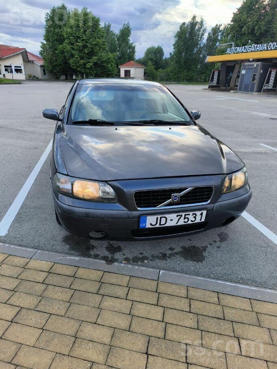Grey Volvo S60 2003 in Aizkraukle, with an engine capacity of 2.40 L and mileage of 441 thousand km for 1800 €, photo 4 on AUTOMOTO.COM.LV