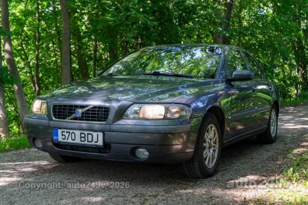 Grey Volvo S60 2003 in Tallinn, with an engine capacity of 2.40 L and mileage of 220 thousand km for 3400 €, photo 1 on AUTOMOTO.COM.LV