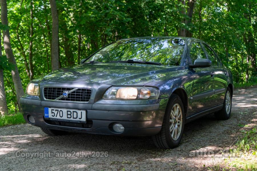 Pelēks Volvo S60 2003 Tallina, ar dzinēja tilpumu 2.40 L un nobraukumu 220 tūkst. km par 3400 €, foto 1 vietnē AUTOMOTO.COM.LV