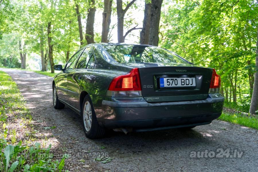 Pelēks Volvo S60 2003 Tallina, ar dzinēja tilpumu 2.40 L un nobraukumu 220 tūkst. km par 3400 €, foto 3 vietnē AUTOMOTO.COM.LV