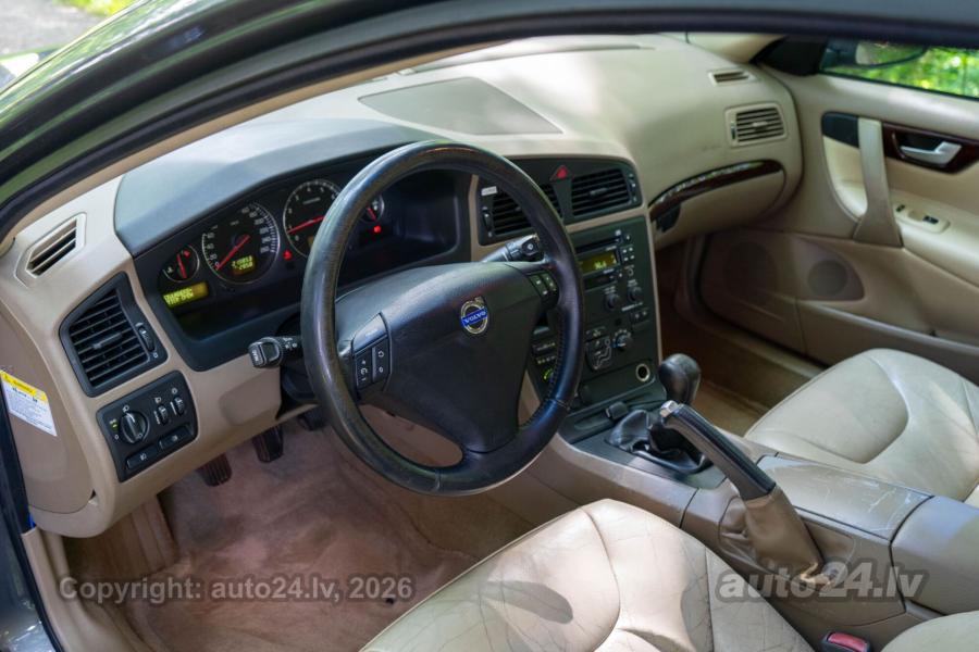 Pelēks Volvo S60 2003 Tallina, ar dzinēja tilpumu 2.40 L un nobraukumu 220 tūkst. km par 3400 €, foto 4 vietnē AUTOMOTO.COM.LV