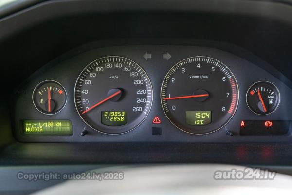 Grey Volvo S60 2003 in Tallinn, with an engine capacity of 2.40 L and mileage of 220 thousand km for 3400 €, photo 8 on AUTOMOTO.COM.LV