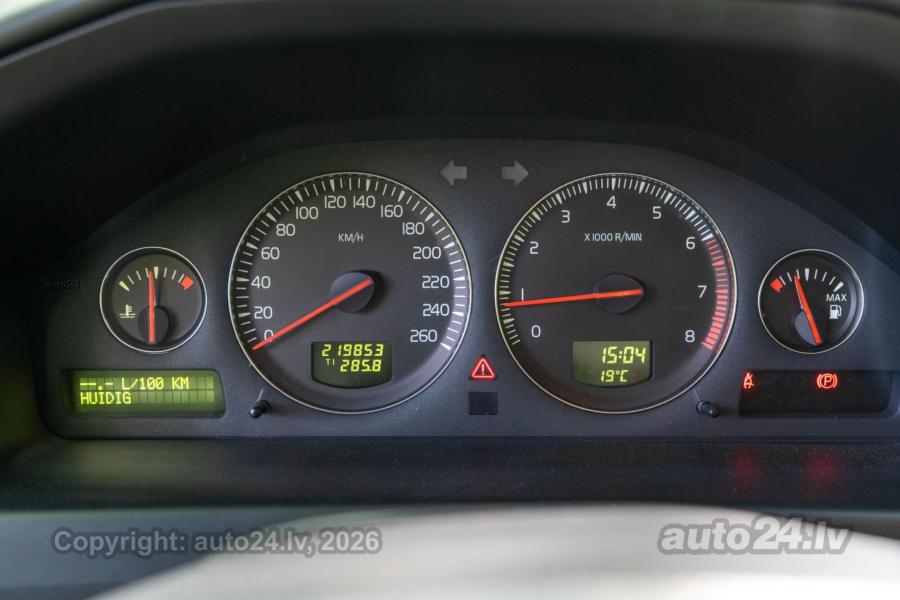 Pelēks Volvo S60 2003 Tallina, ar dzinēja tilpumu 2.40 L un nobraukumu 220 tūkst. km par 3400 €, foto 9 vietnē AUTOMOTO.COM.LV