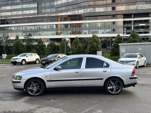 Pelēks Volvo S60 2003 Viļņa, ar dzinēja tilpumu 2.40 L un nobraukumu 450 tūkst. km par 1270 €, foto  vietnē AUTOMOTO.COM.LV